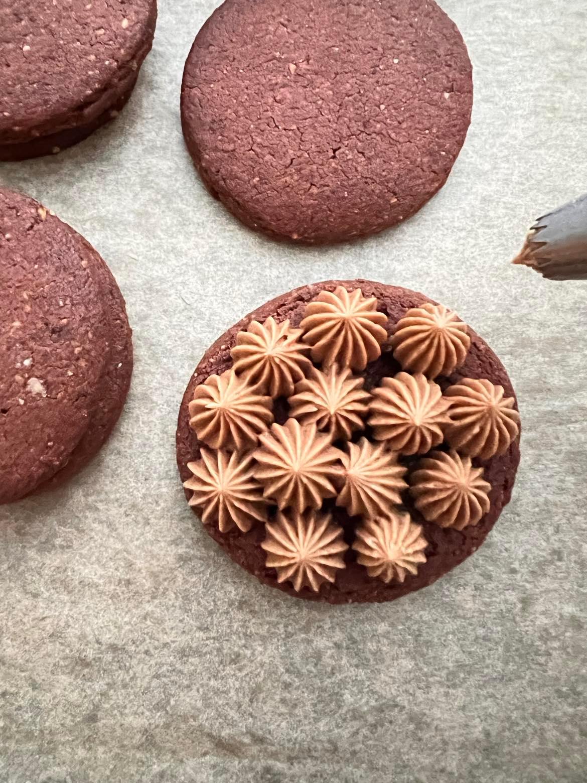 ISHLER CAKES – IŠLERI (VEGAN) – Naual Hansen