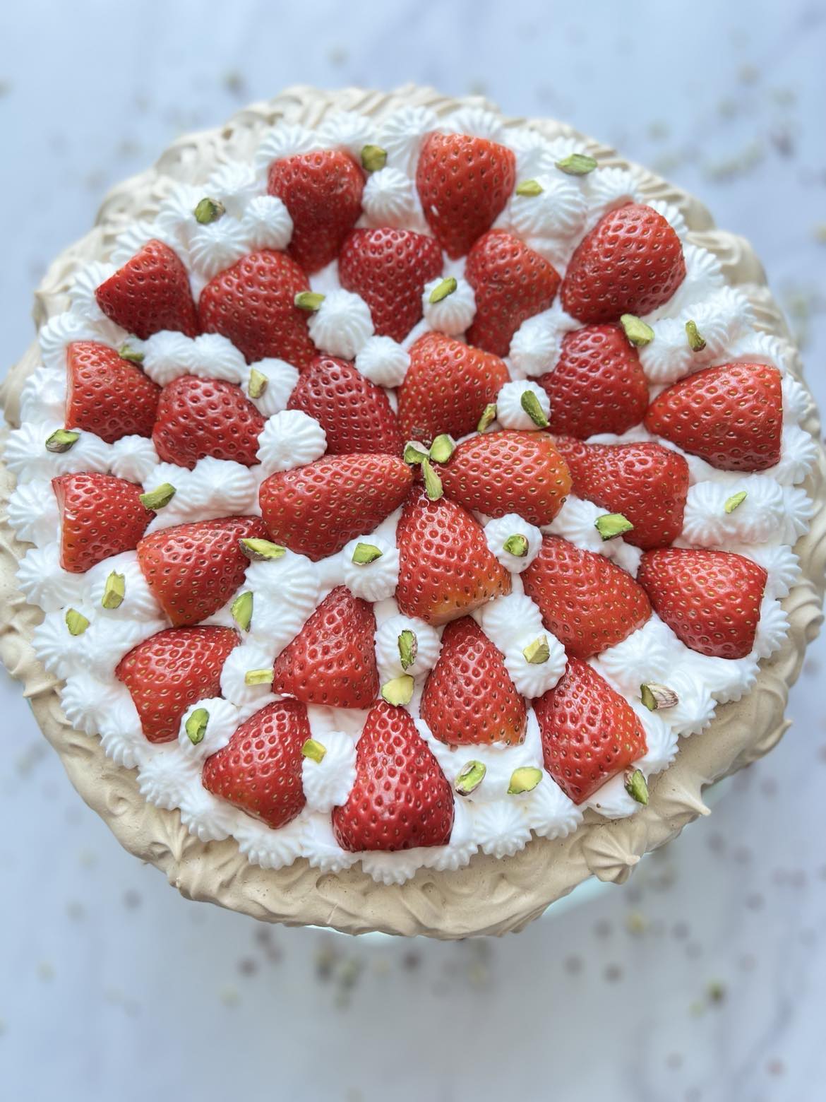 VEGAN PAVLOVA CAKE WITH STRAWBERRIES – Naual Hansen